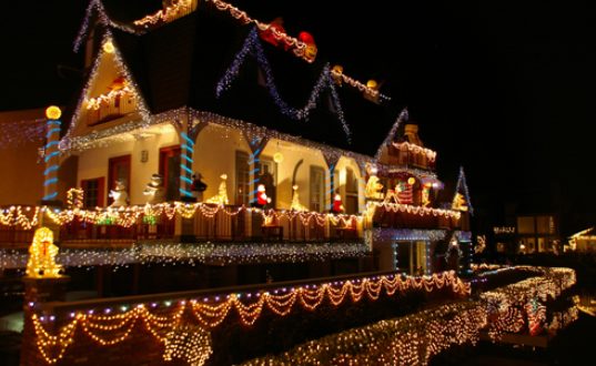 Feel The Holiday Spirit At These Santa Clarita Light Displays