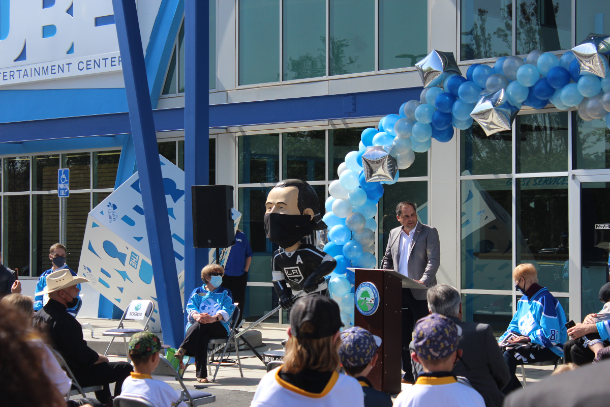 City Celebrates Opening Of The Cube Ice Rink In Valencia With Ribbon ...